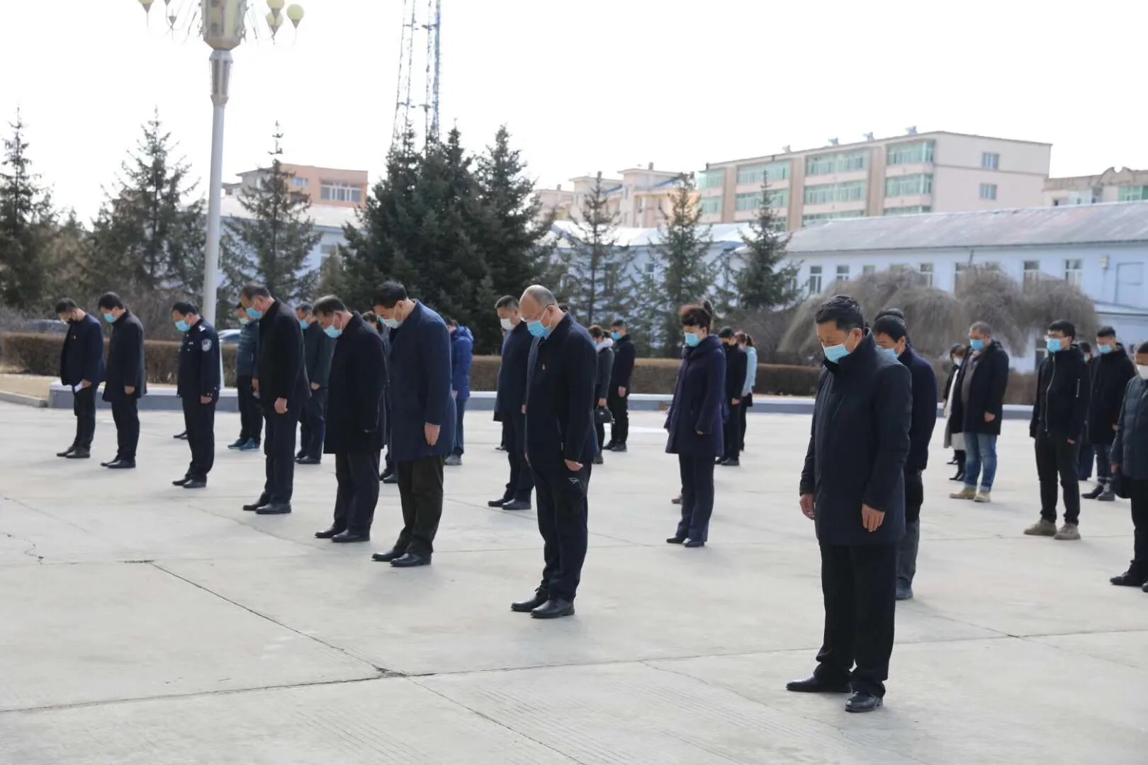 清明节举国哀悼疫情中逝去的烈士与同胞，那三分钟你在想什么？ - 冰影98的回答 - 头条问答
